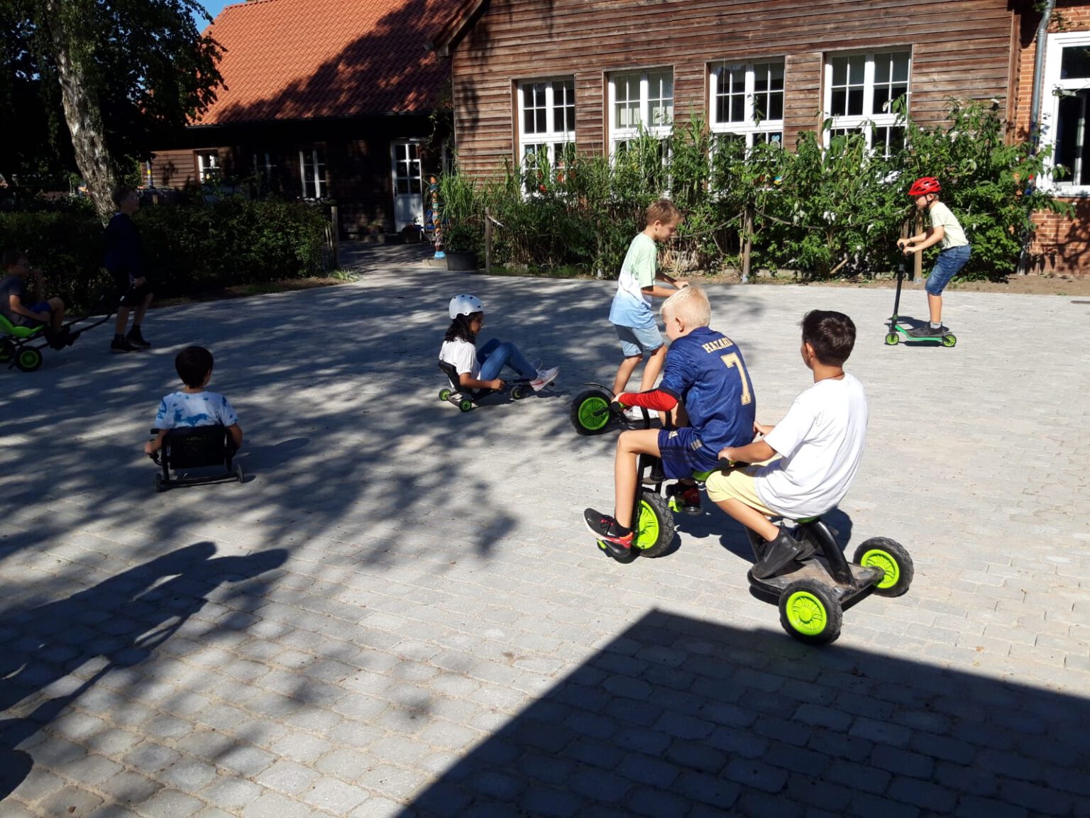 Fahrzeuge für den neuen Schulhof – Grundschule Schönböcken